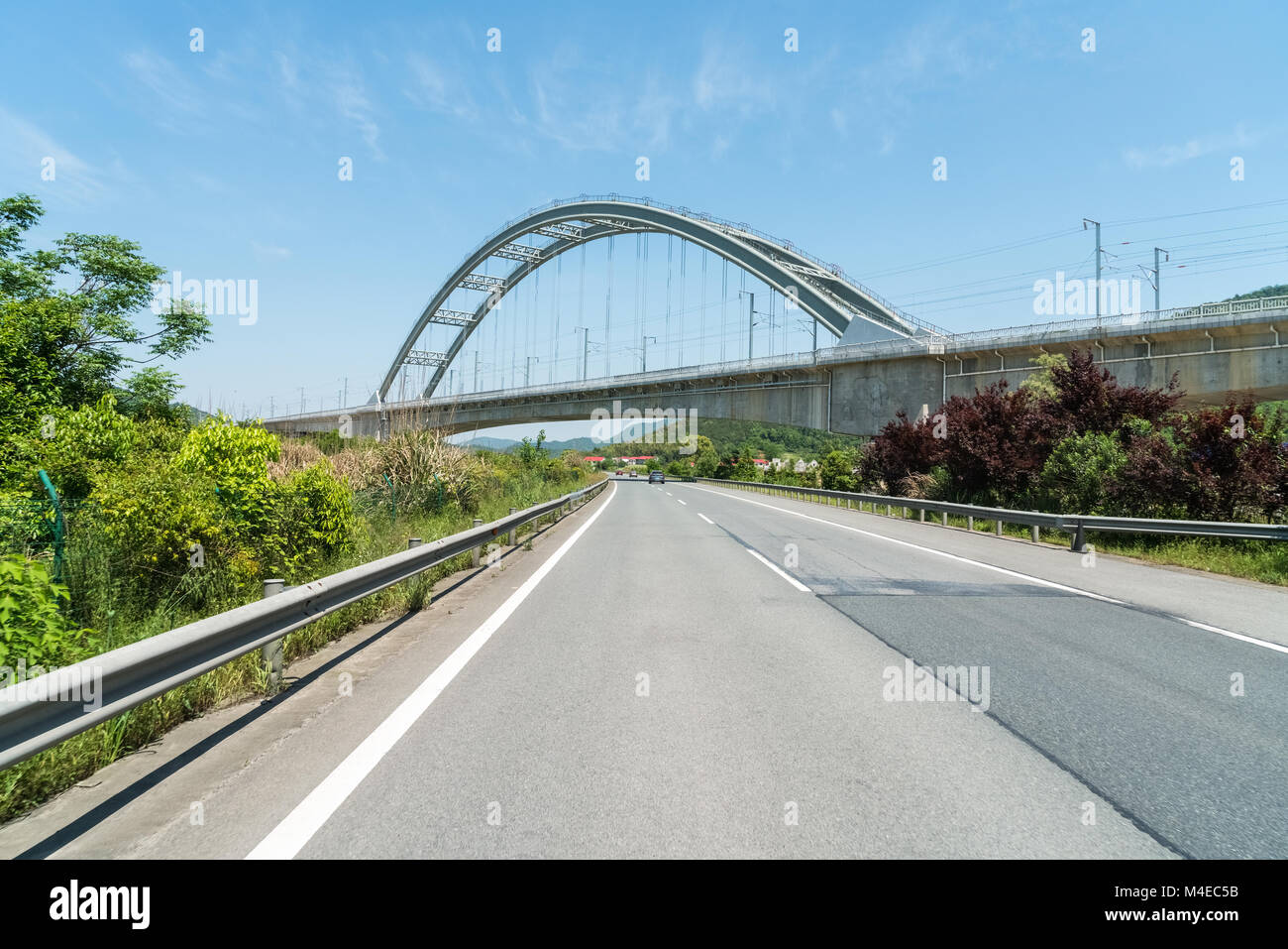 Railway line highway traffic hi-res stock photography and images - Alamy