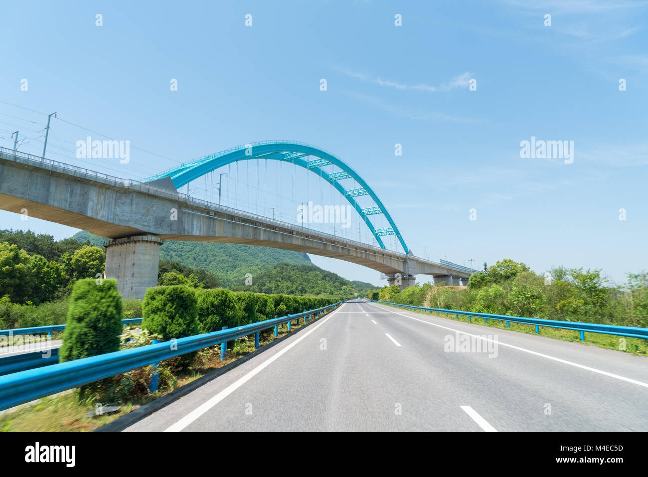 Railway line highway traffic hi-res stock photography and images - Alamy