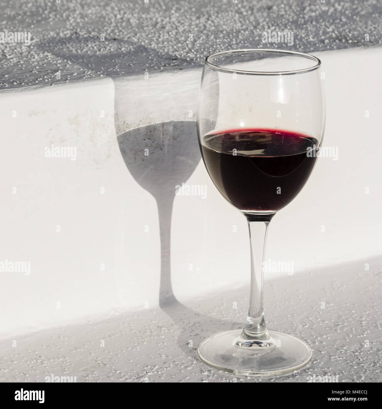 glass red wine with shadow Stock Photo - Alamy