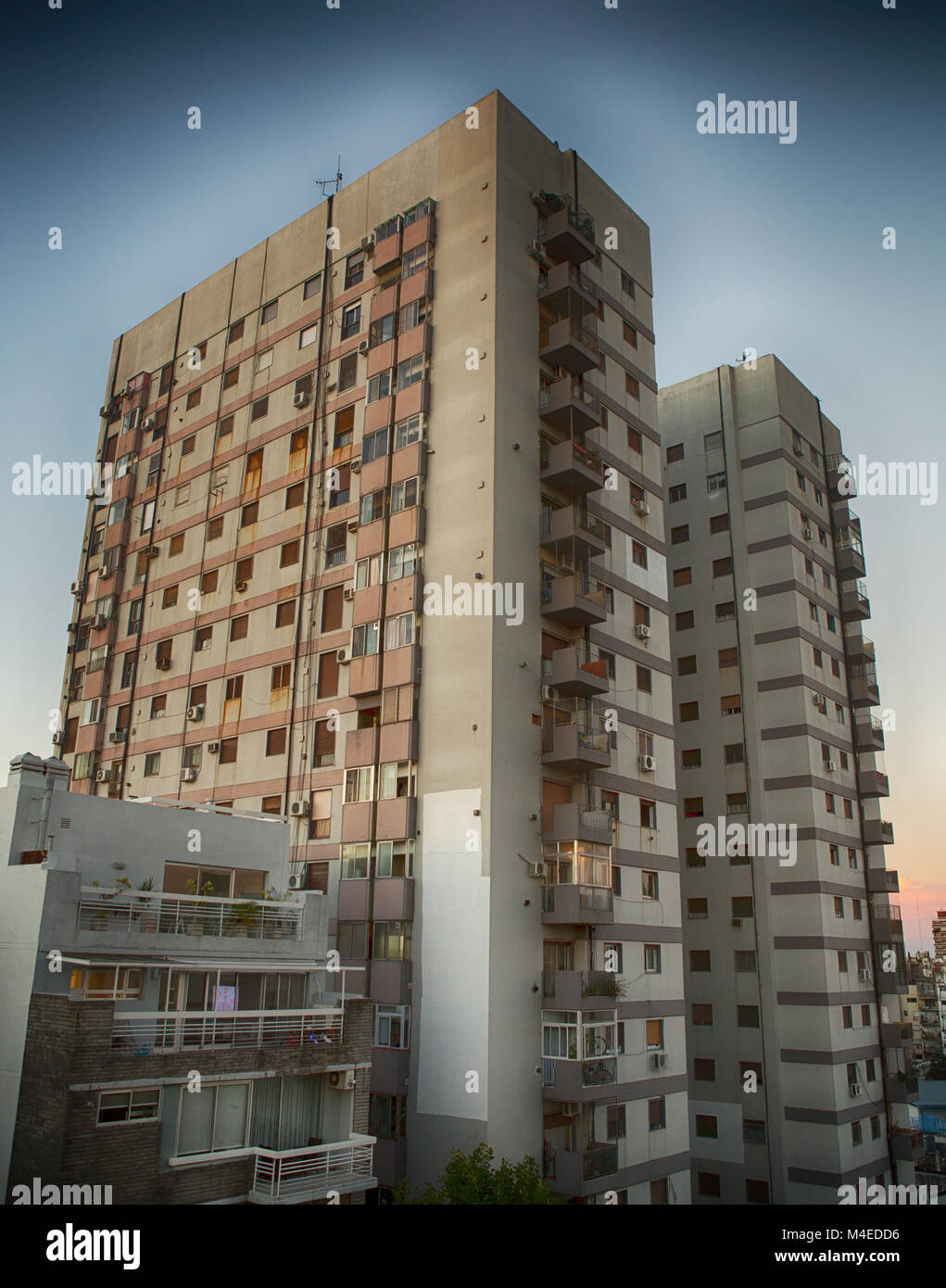 High buildings hi-res stock photography and images - Alamy