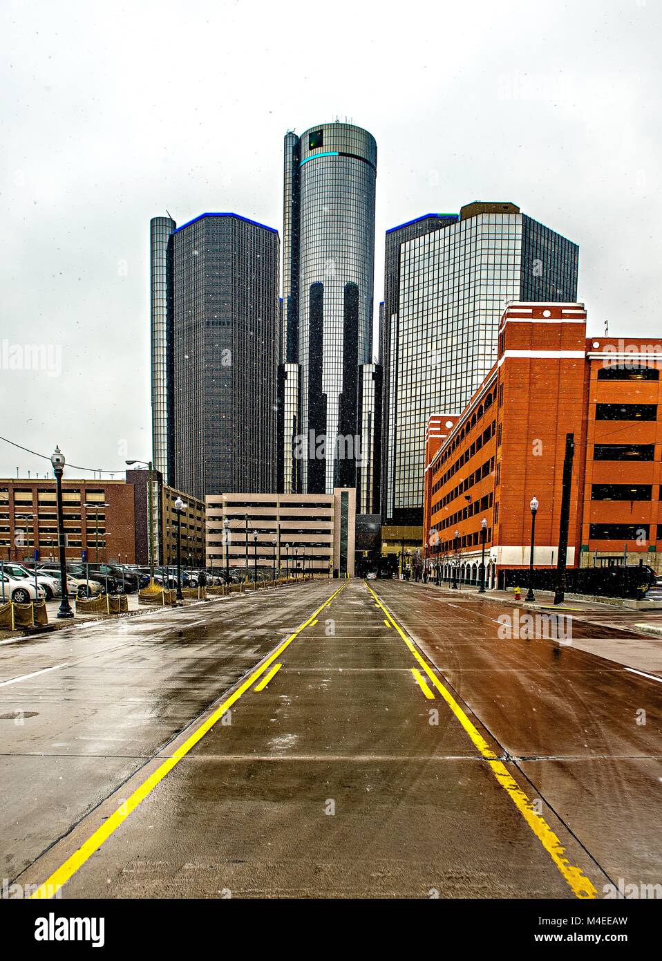 Detroit renaissance center plaza hi-res stock photography and images ...