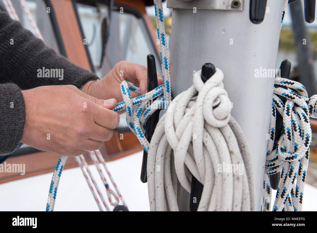 Mast knot hi-res stock photography and images - Alamy