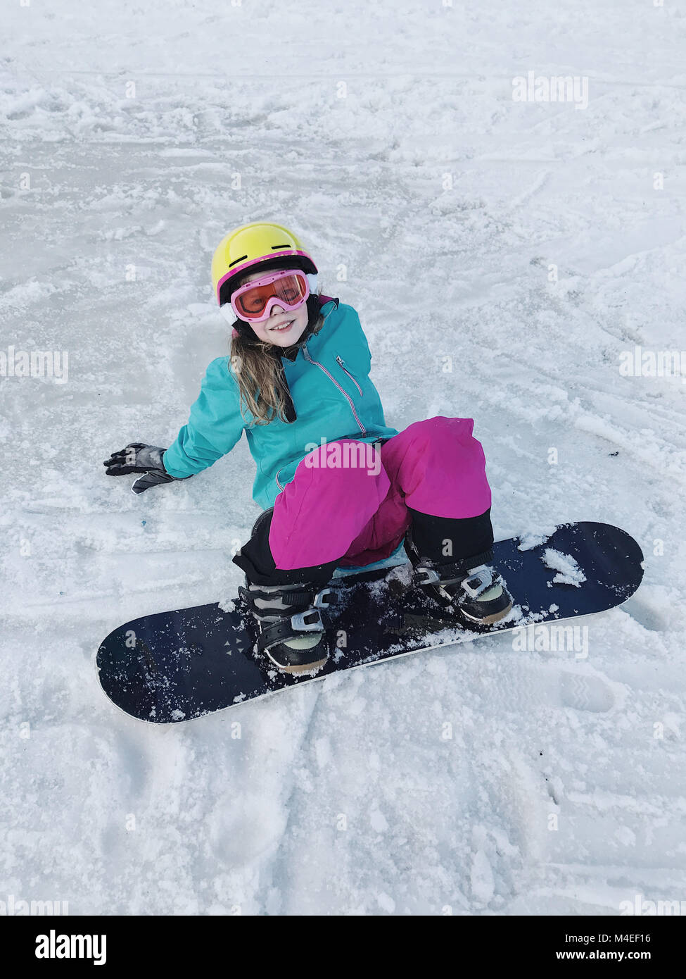 Back view snowboarder girl hi-res stock photography and images - Alamy