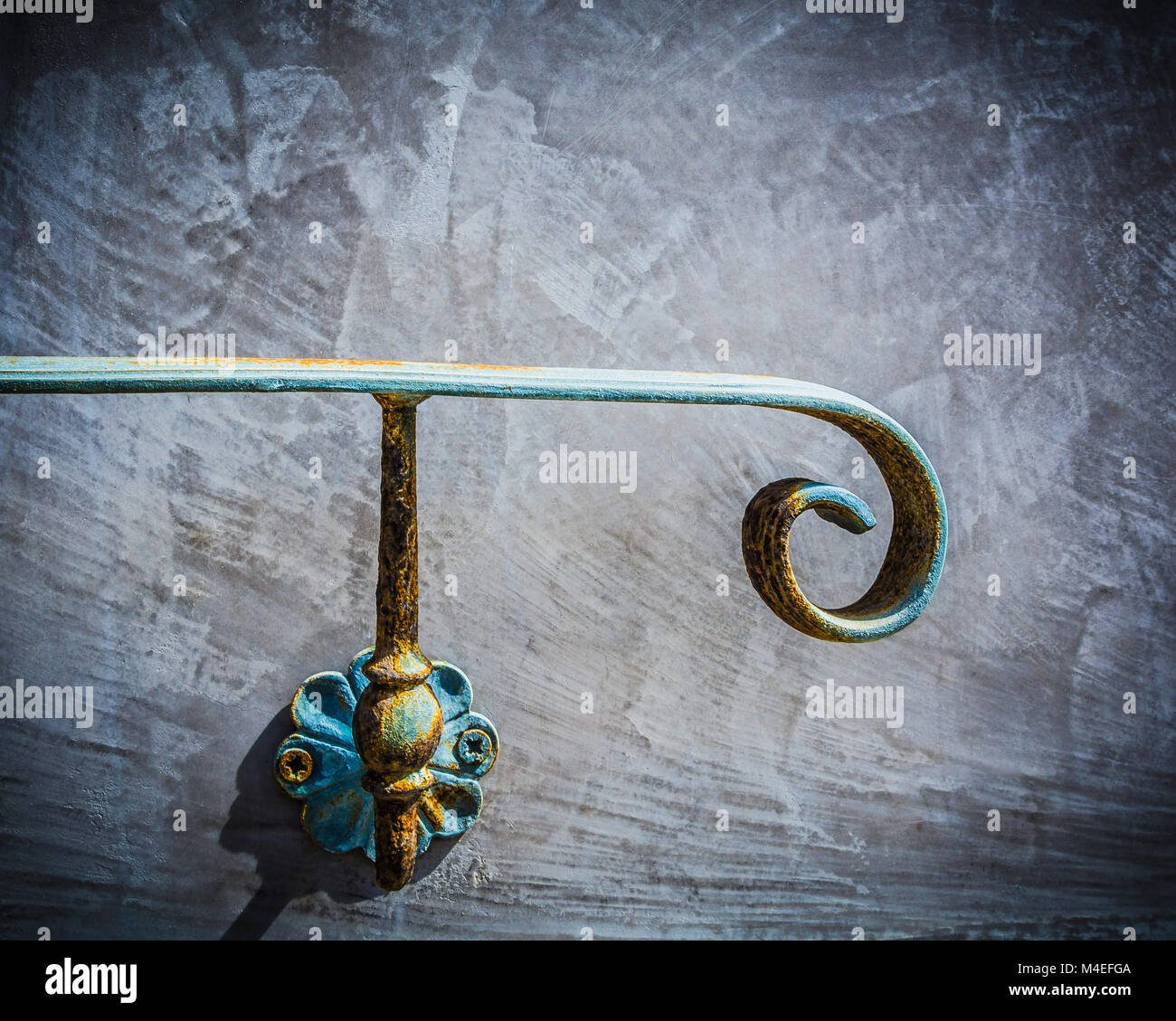 Horizontal metal railing hi-res stock photography and images - Alamy