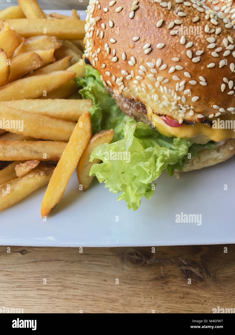 Grilling cheeseburgers hi-res stock photography and images - Alamy