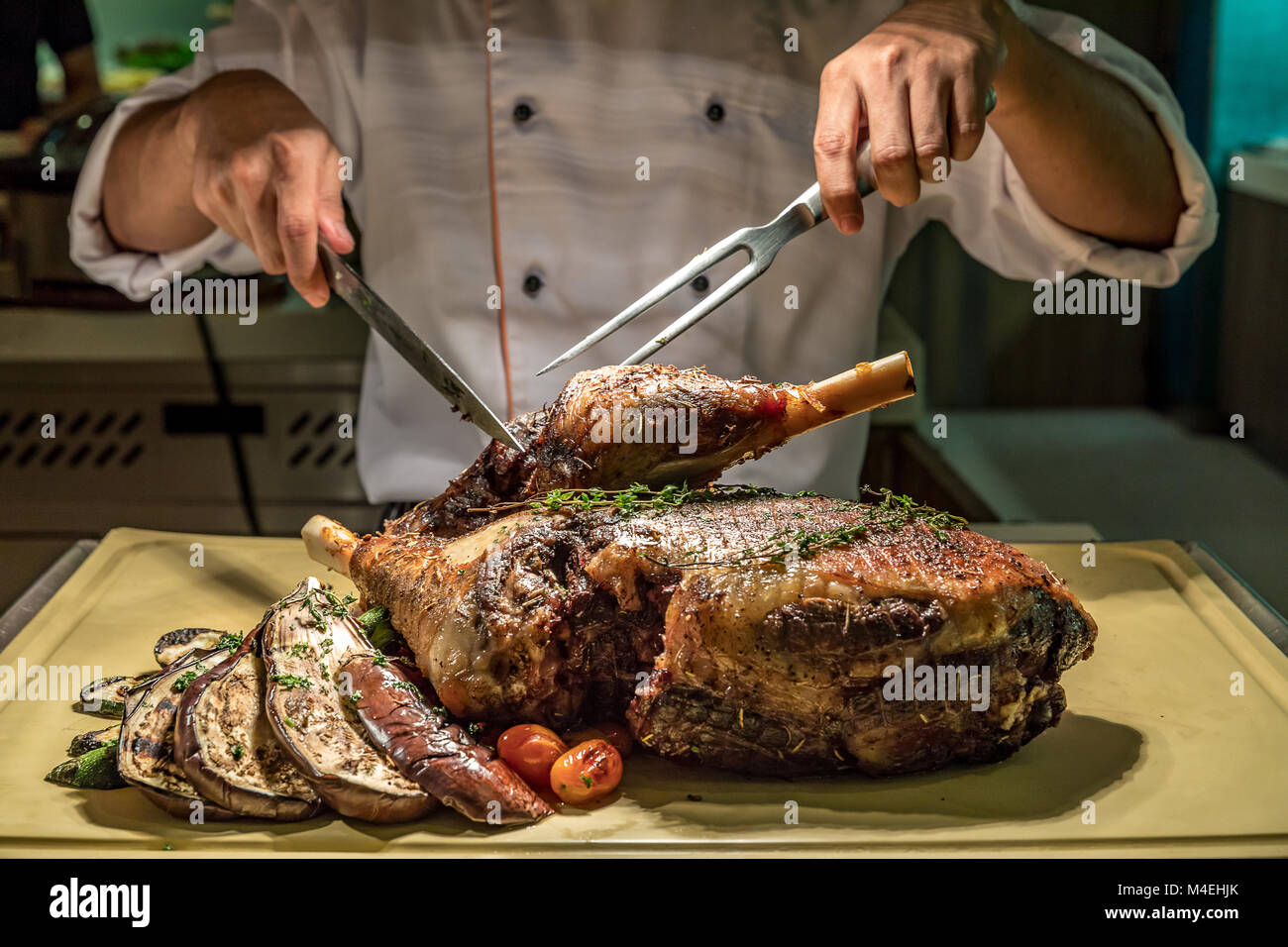 Carving joint of lamb hi-res stock photography and images - Alamy