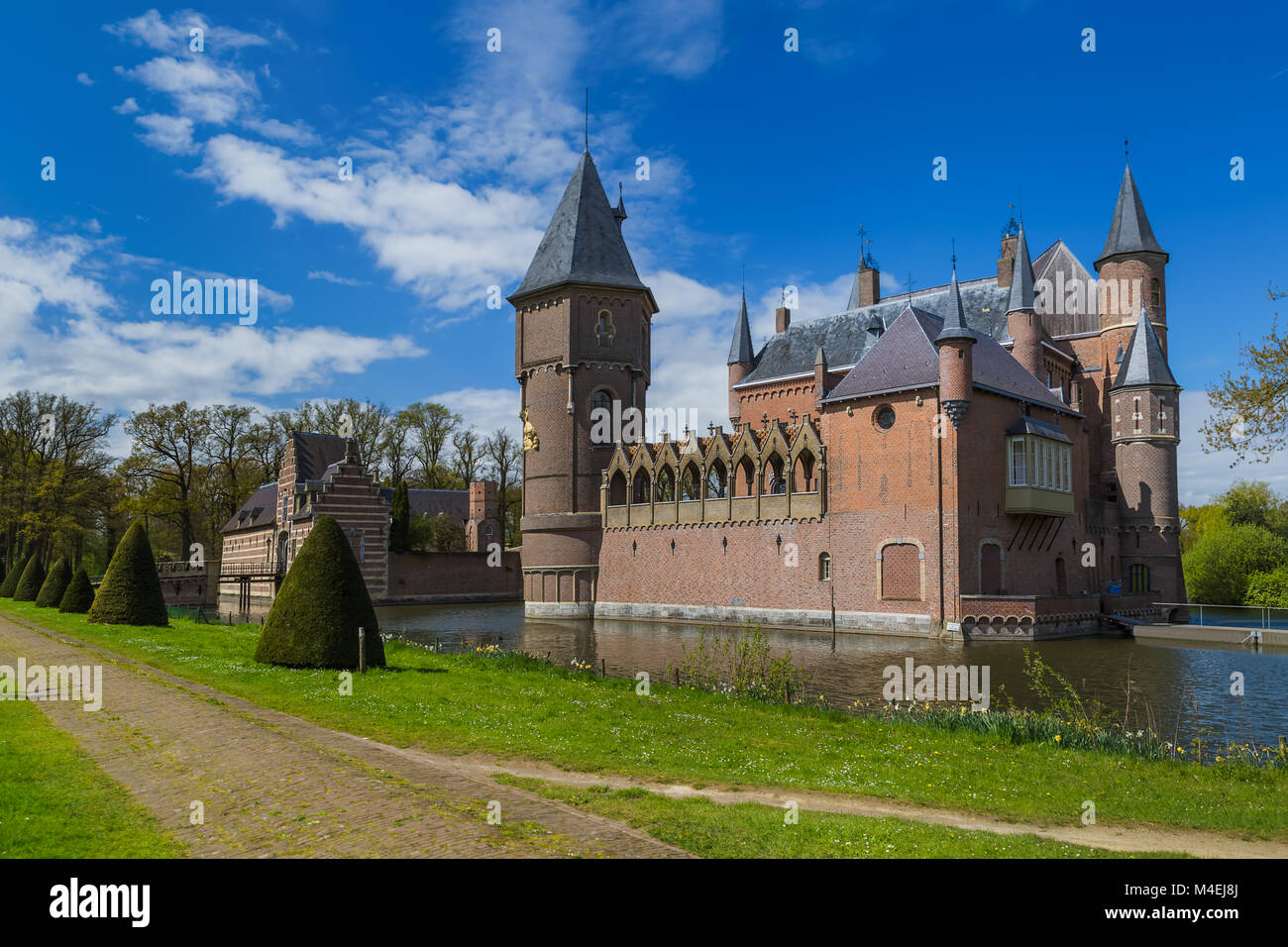 Castle Kasteel Heeswijk in Netherlands Stock Photo - Alamy