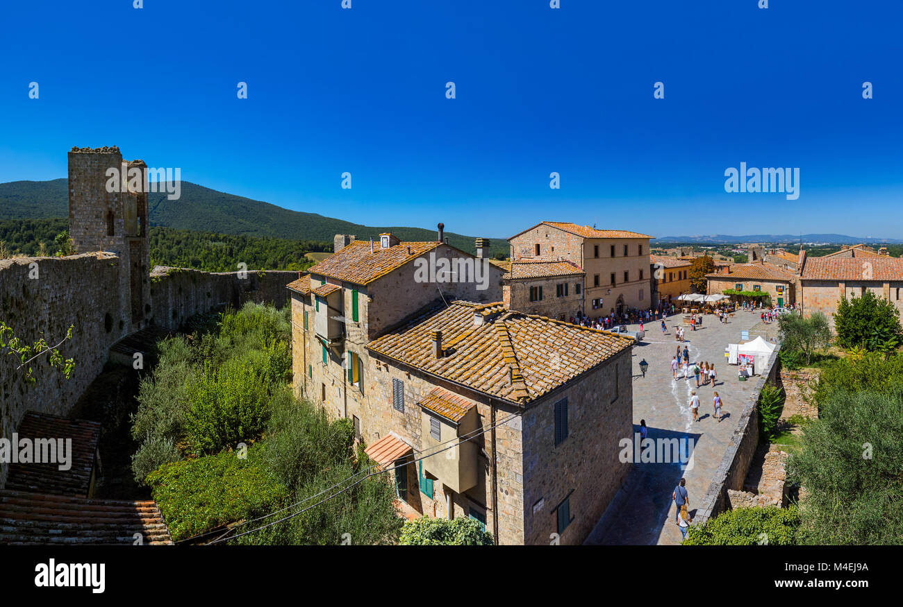 Monteriggioni fortified village hi-res stock photography and images - Alamy