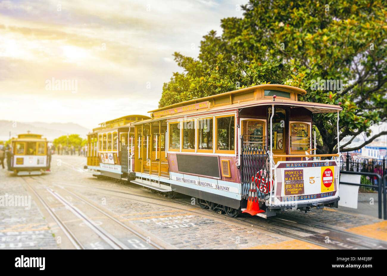 Cable car platform hi-res stock photography and images - Alamy