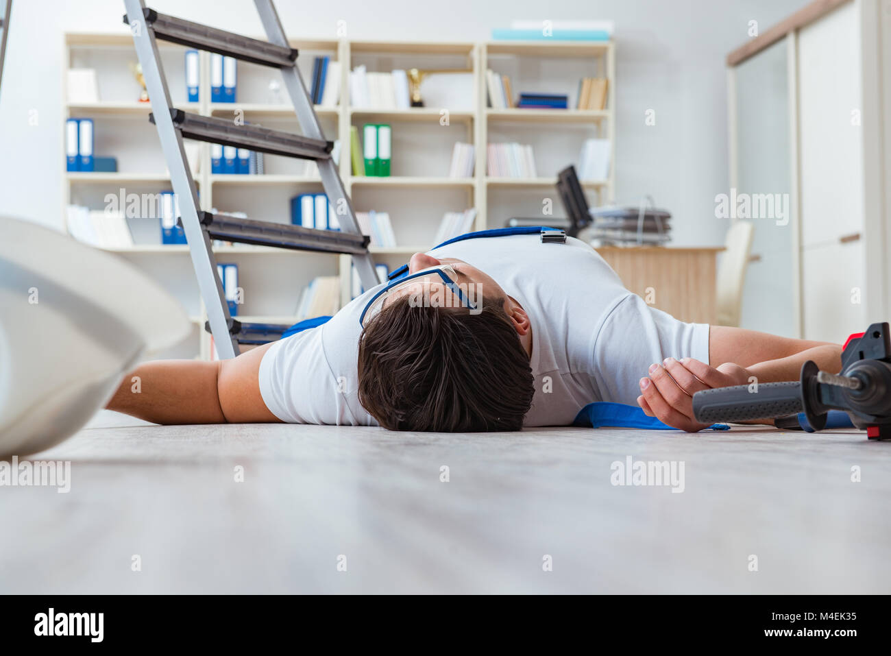 Falling from height hi-res stock photography and images - Alamy