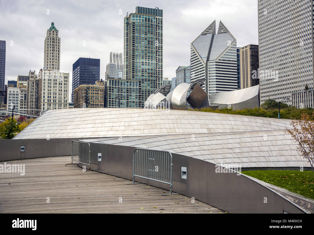 Bp Bridge Millennium Park Chicago High Resolution Stock Photography and ...