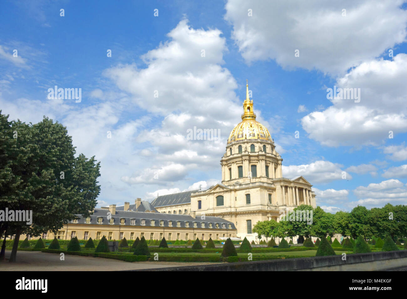 Domed building in paris hi-res stock photography and images - Alamy