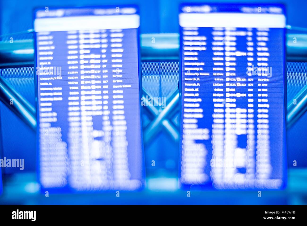 digital airport flight information flip board screens Stock Photo - Alamy
