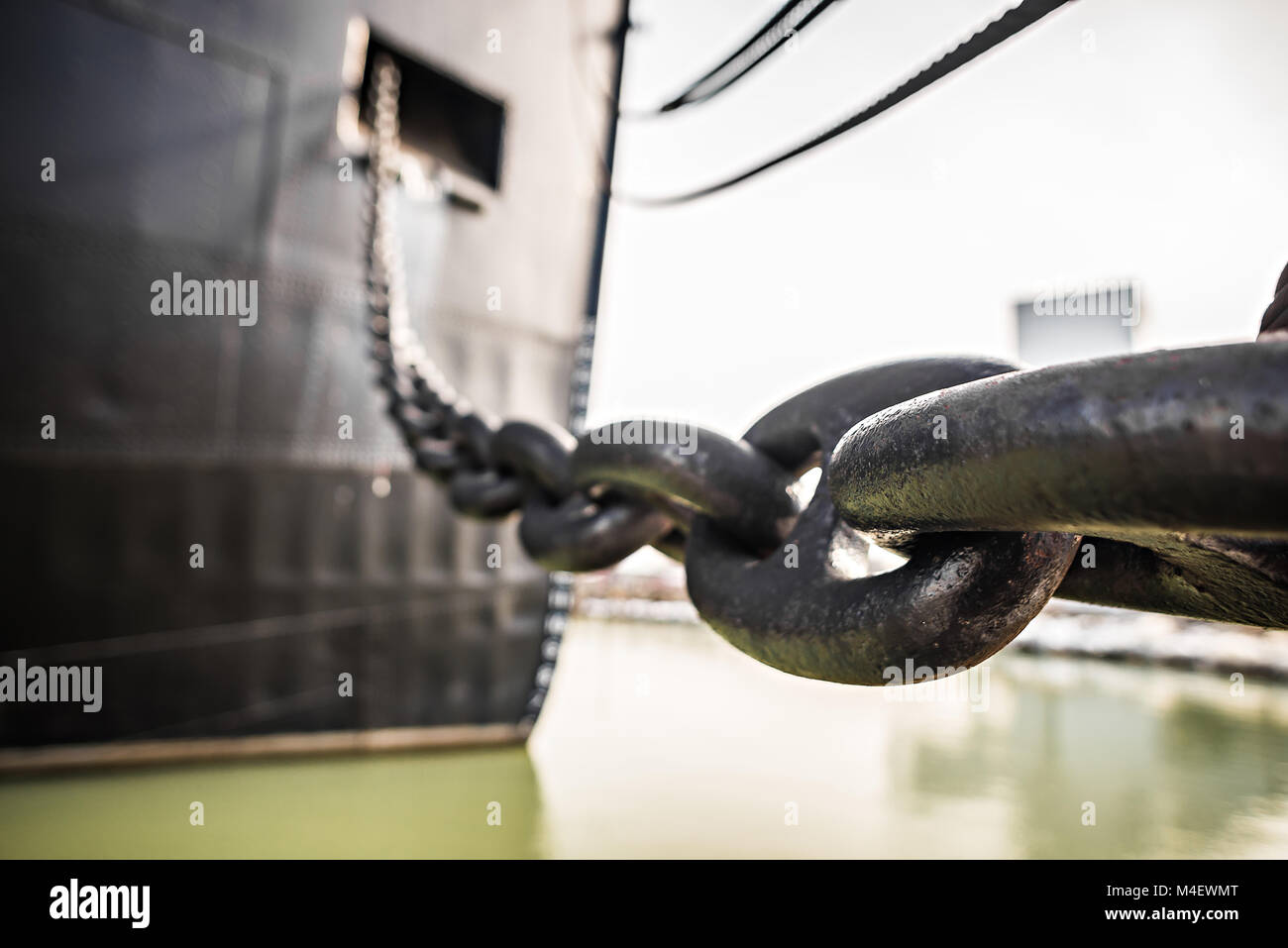 Large anchor chain hi-res stock photography and images - Alamy