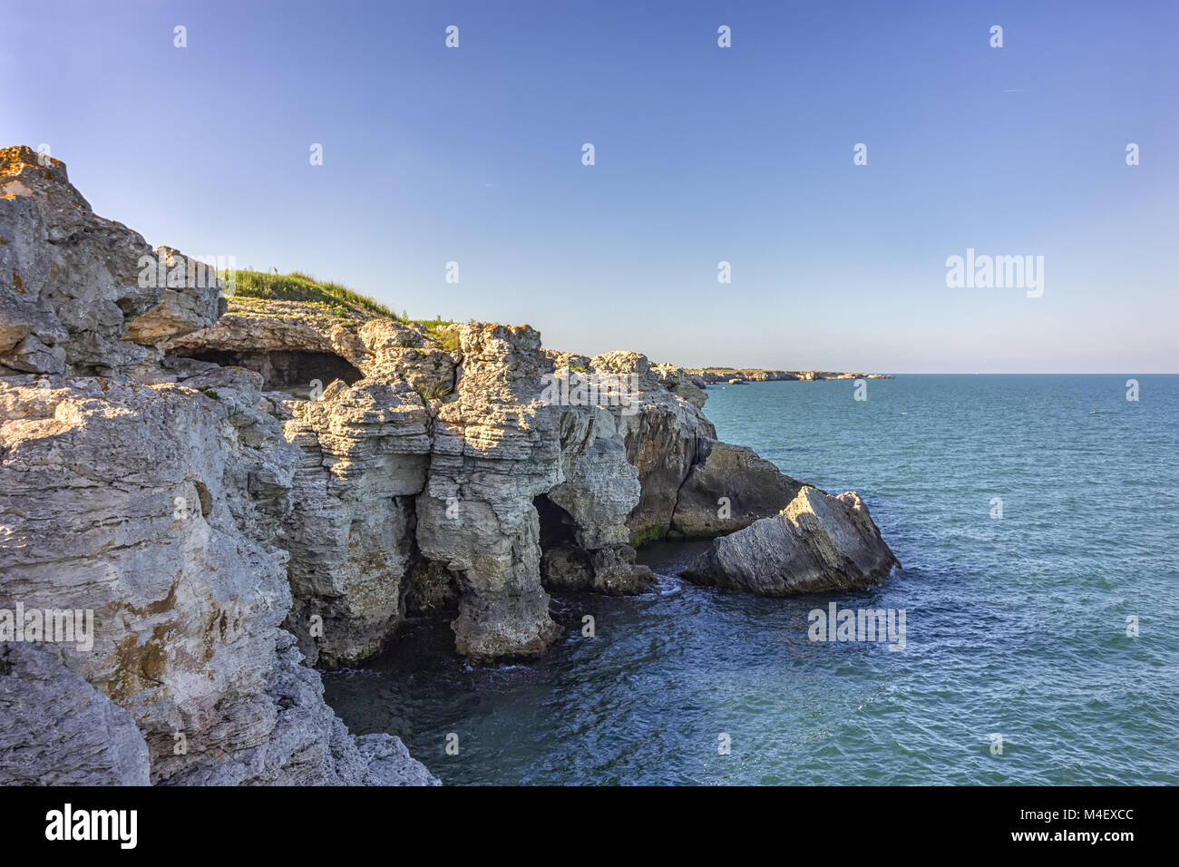 Beautiful scenic coastline steep cliffs hi-res stock photography and ...