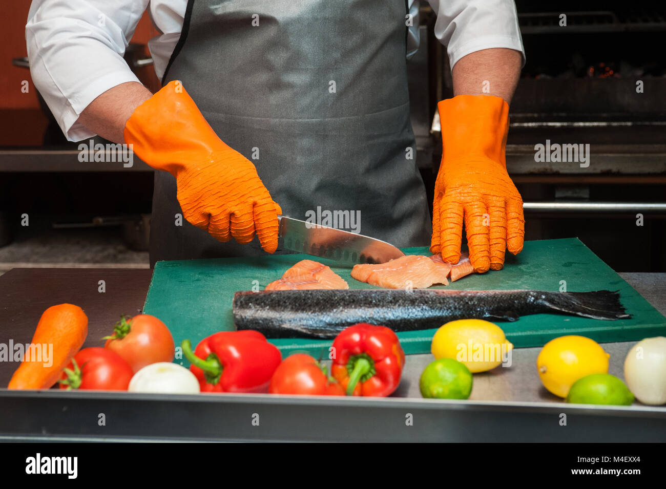 cutting salmon fish Stock Photo - Alamy