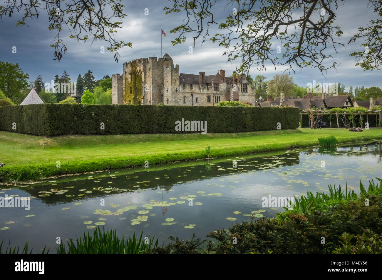 Hever castle garden hi-res stock photography and images - Alamy