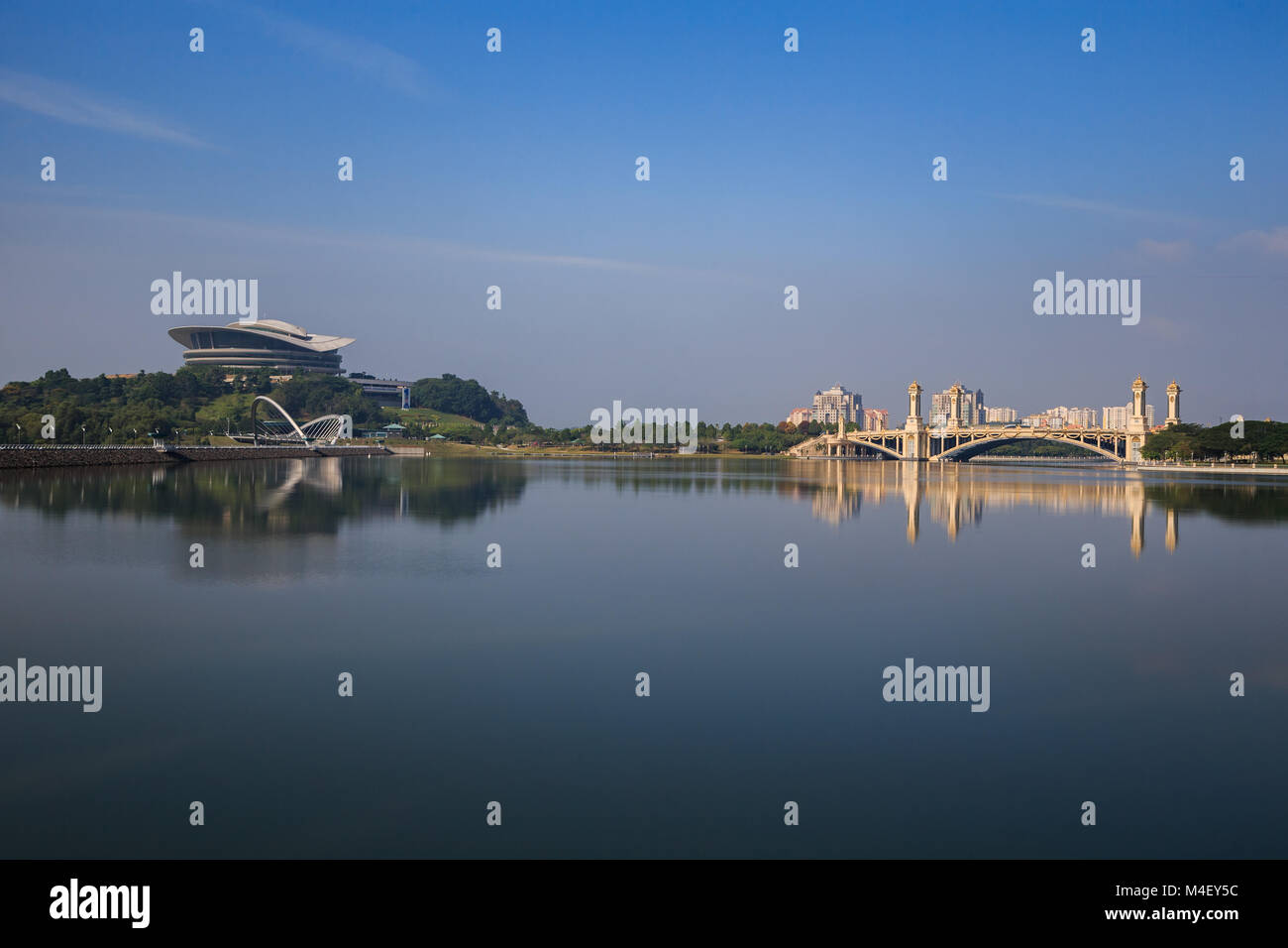 A view of the Putrajaya lake and its iconic buildings and bridge Stock ...