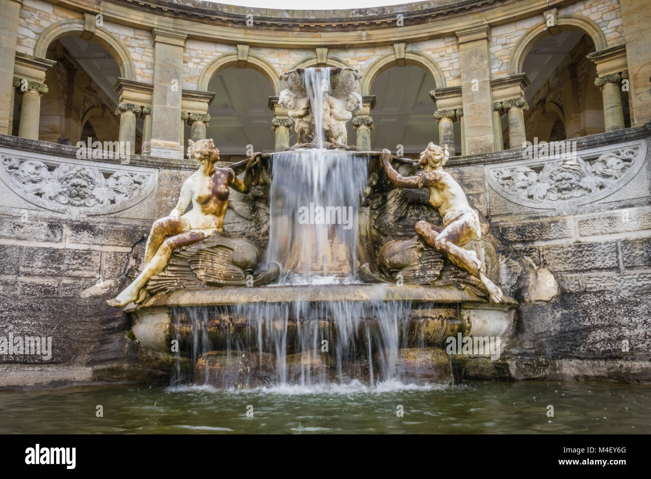Hever castle statues hi-res stock photography and images - Alamy
