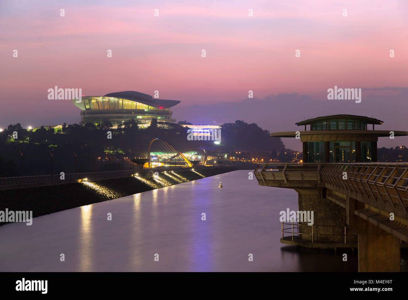 A view of the Putrajaya lake and its iconic buildings and bridge Stock ...