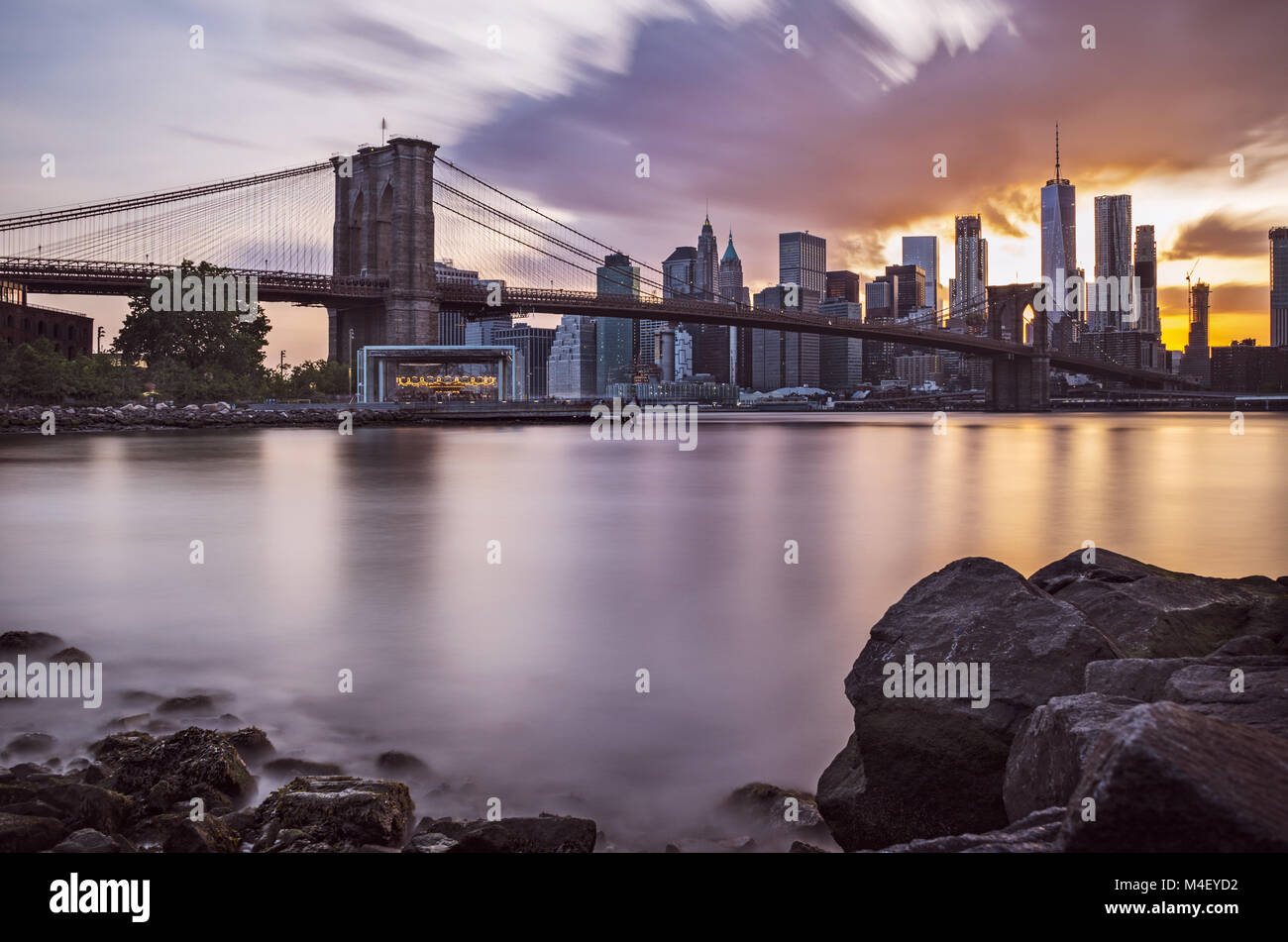 Skyline of manhattan at sunset hi-res stock photography and images - Alamy