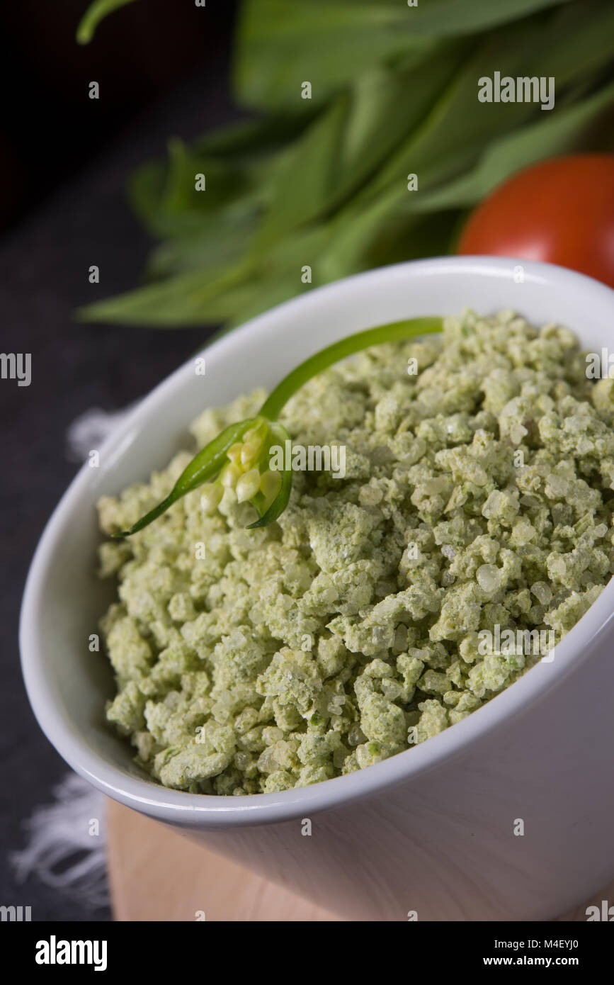 Wild garlic salt Stock Photo - Alamy