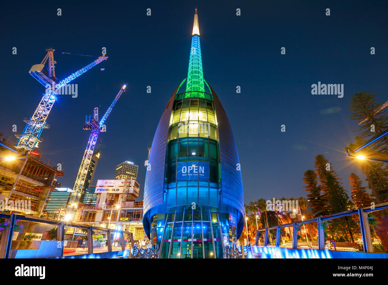 Perth Skyscraper Construction Building Stock Photos & Perth Skyscraper ...