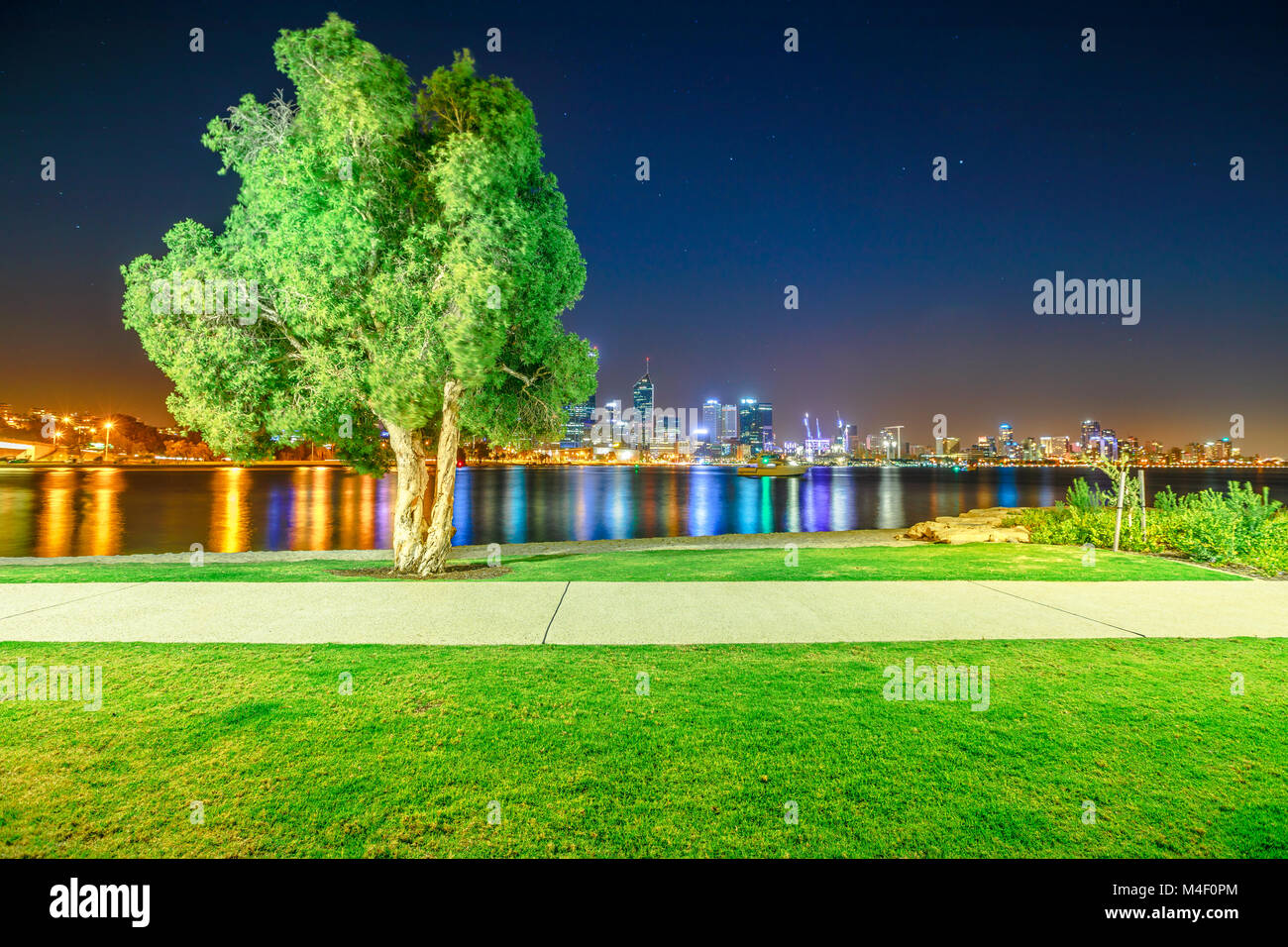 Perth Downtown cityscape with skyscrapers reflecting on the Swan River ...