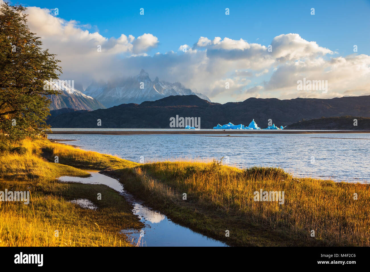 The huge iceberg and ice floes Stock Photo - Alamy