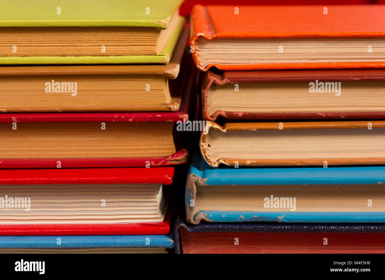 Two colored books hi-res stock photography and images - Alamy