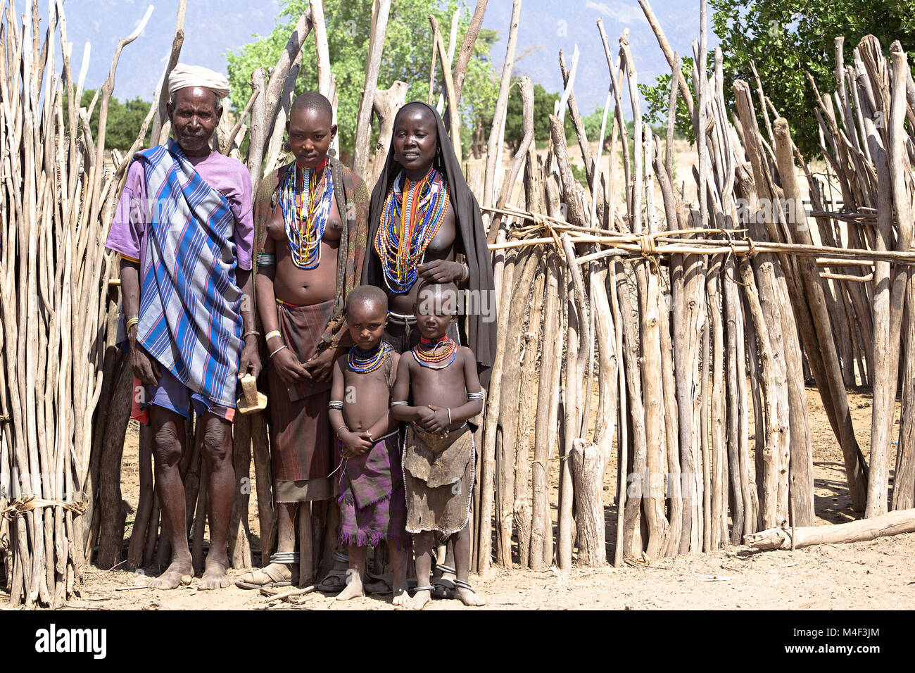 Arbore tribe hi-res stock photography and images - Alamy