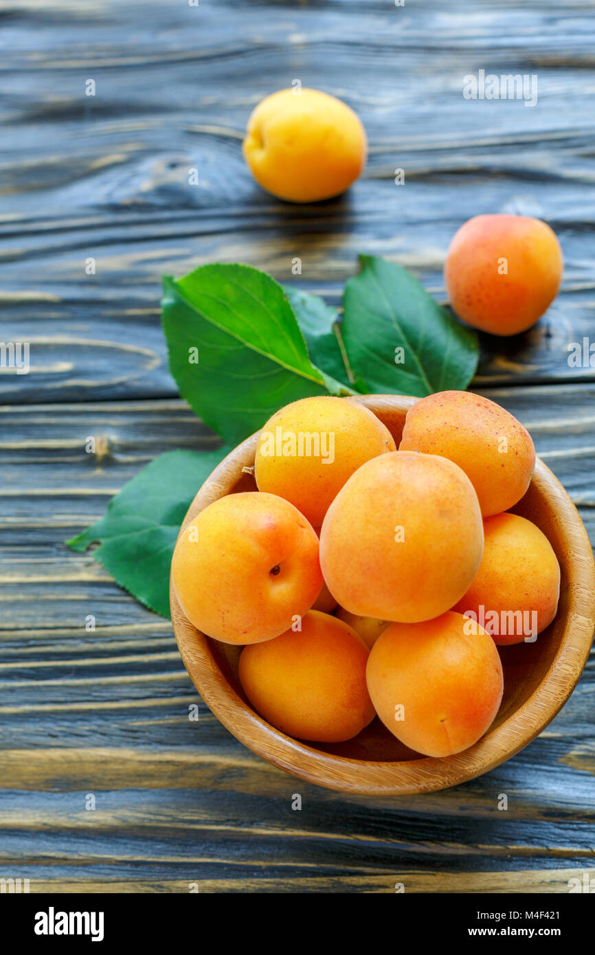 Ripe apricots hi-res stock photography and images - Alamy
