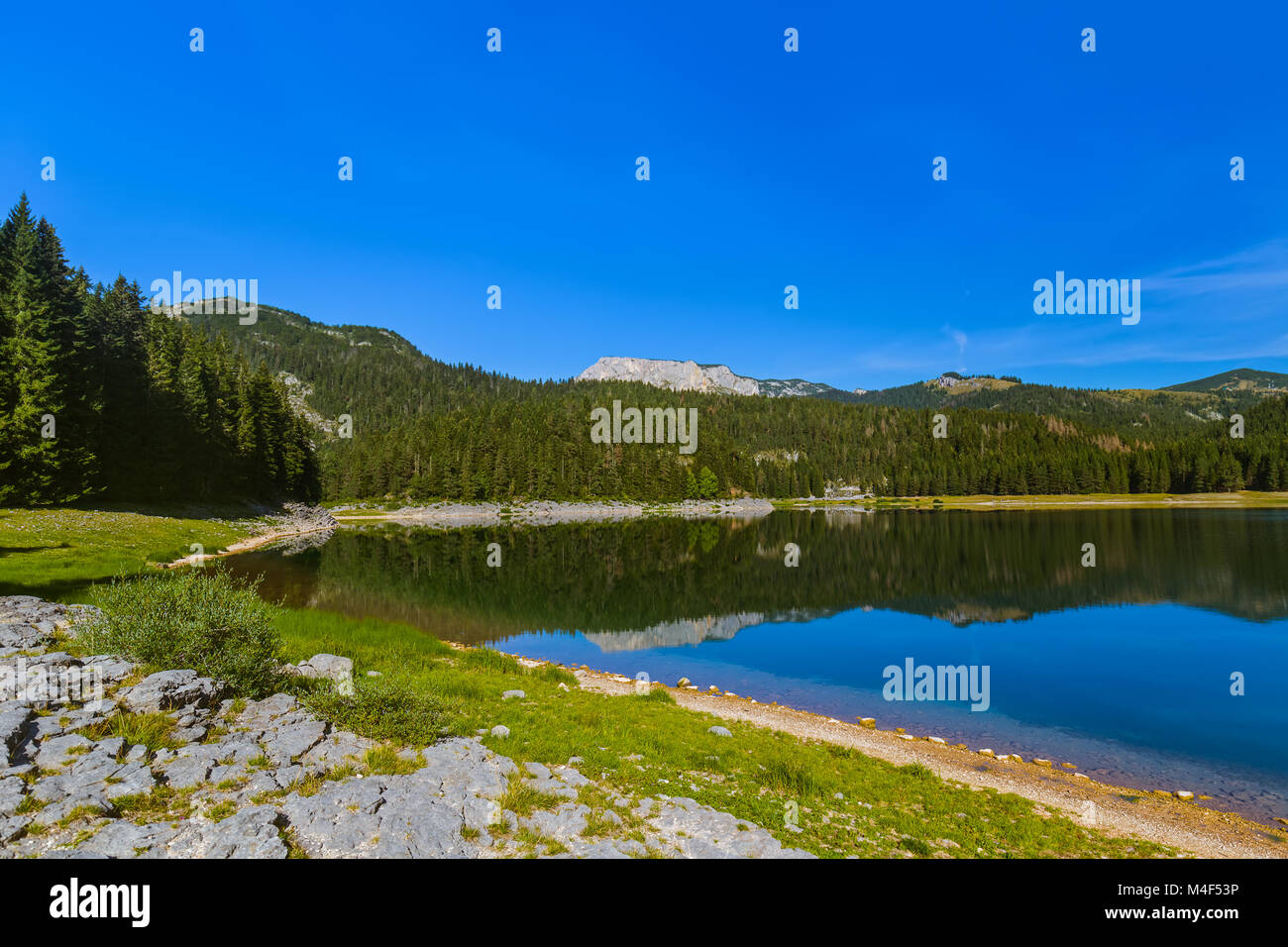 Crno jezero hi-res stock photography and images - Alamy