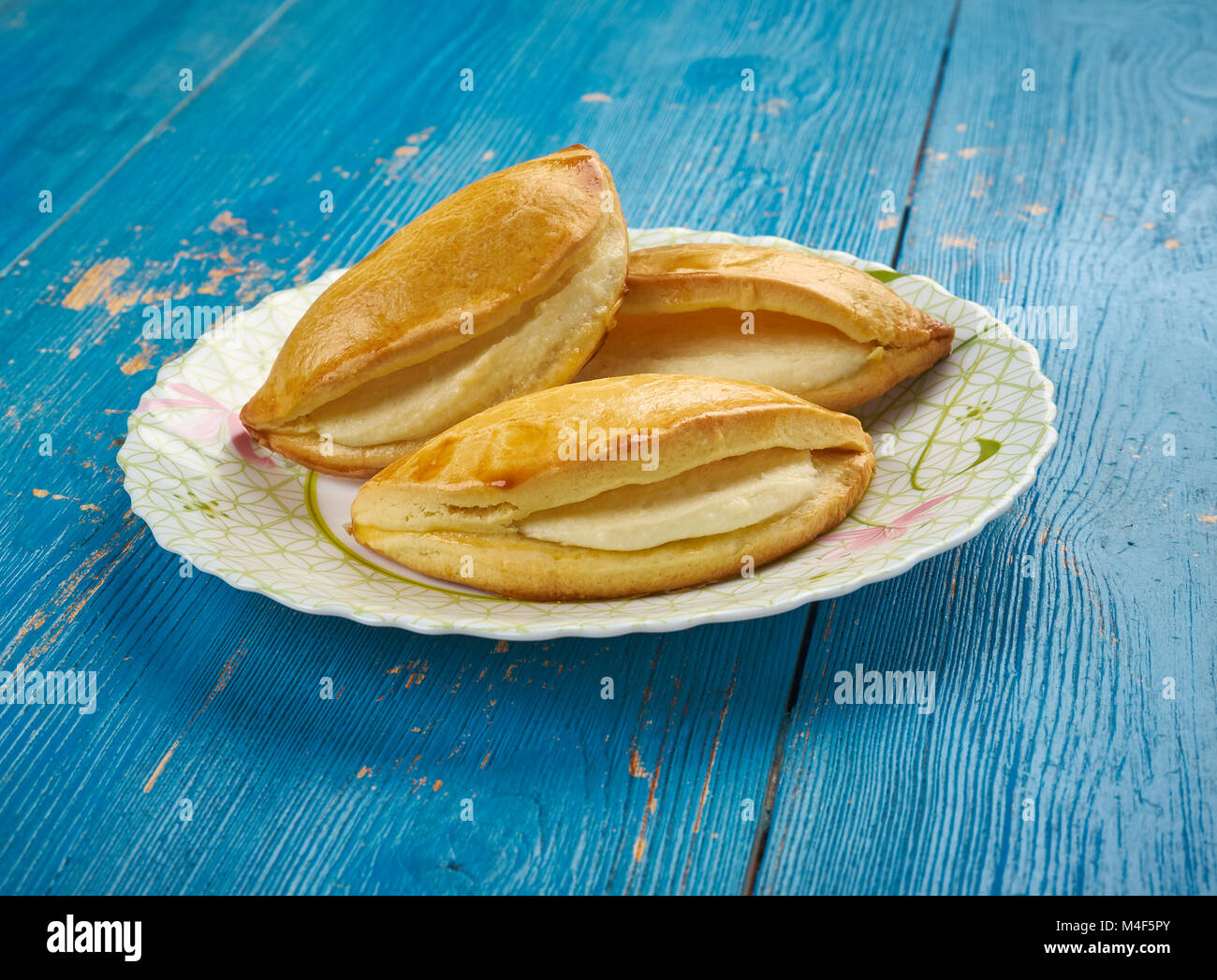 sochni - Russian breakfast pie of cottage cheese Stock Photo - Alamy
