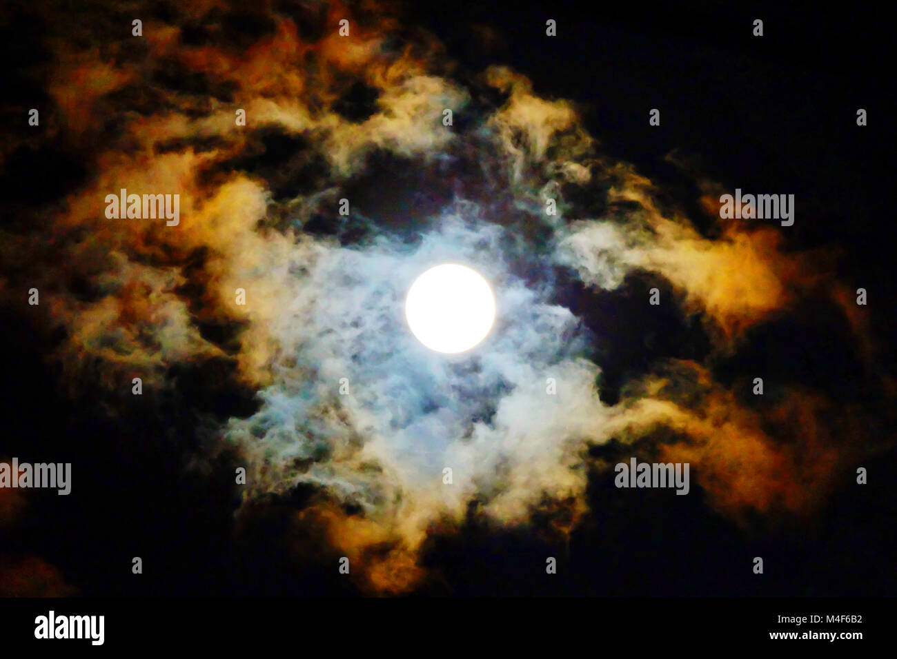 Full moon sky night hi-res stock photography and images - Alamy
