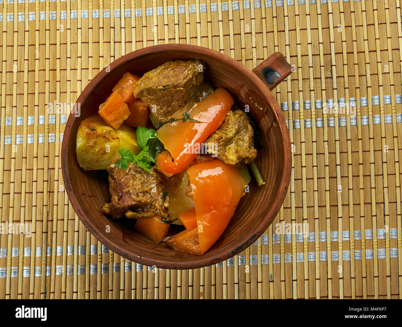 Tava ety - Azerbaijani dish with lamb Stock Photo - Alamy