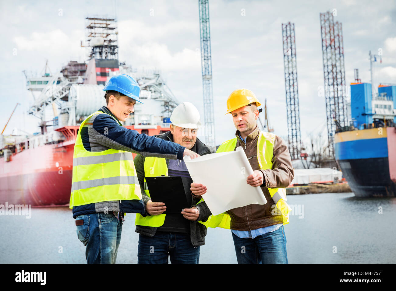 New port shipbuilding hi-res stock photography and images - Alamy