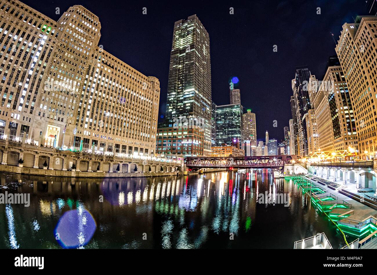 Chicago skyline flowers hi-res stock photography and images - Alamy