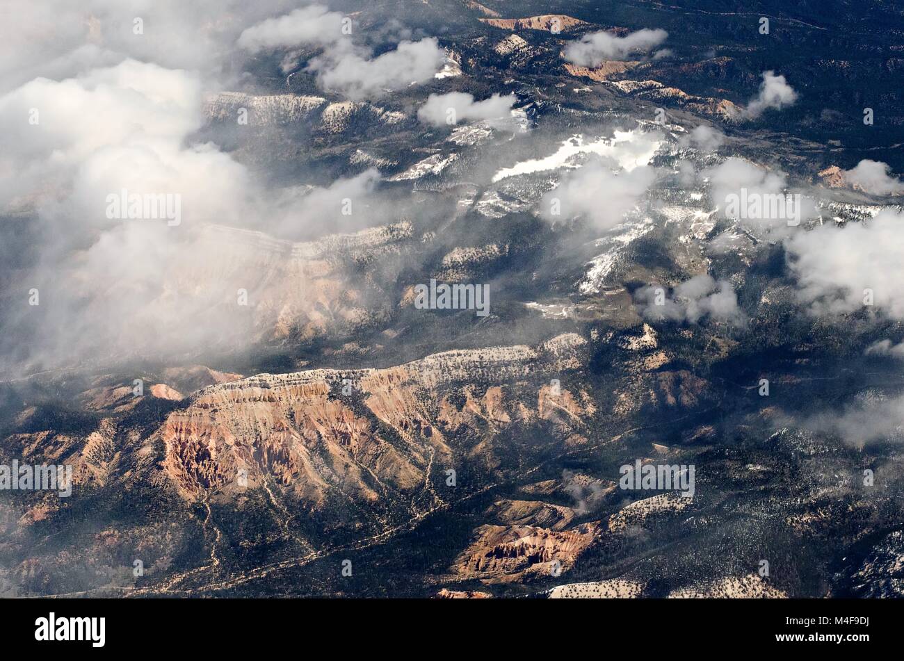 Cabin in canyon hi-res stock photography and images - Alamy