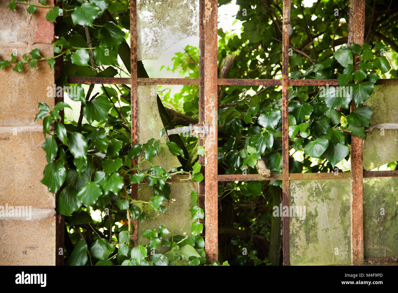 Rusty window frames hi-res stock photography and images - Alamy