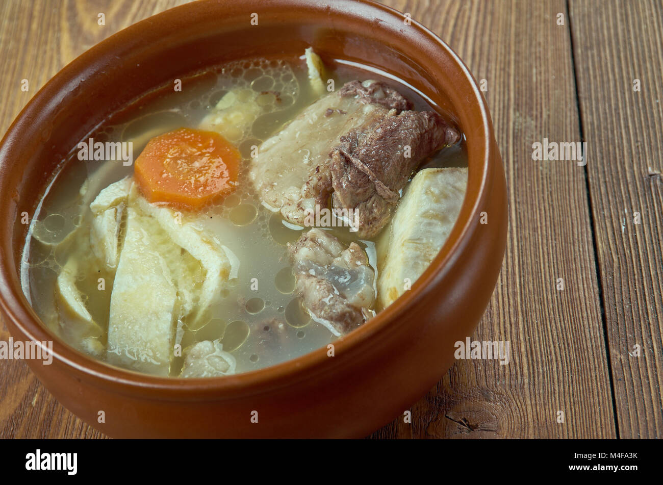 Klassische Wiener Rindsuppe Stock Photo - Alamy