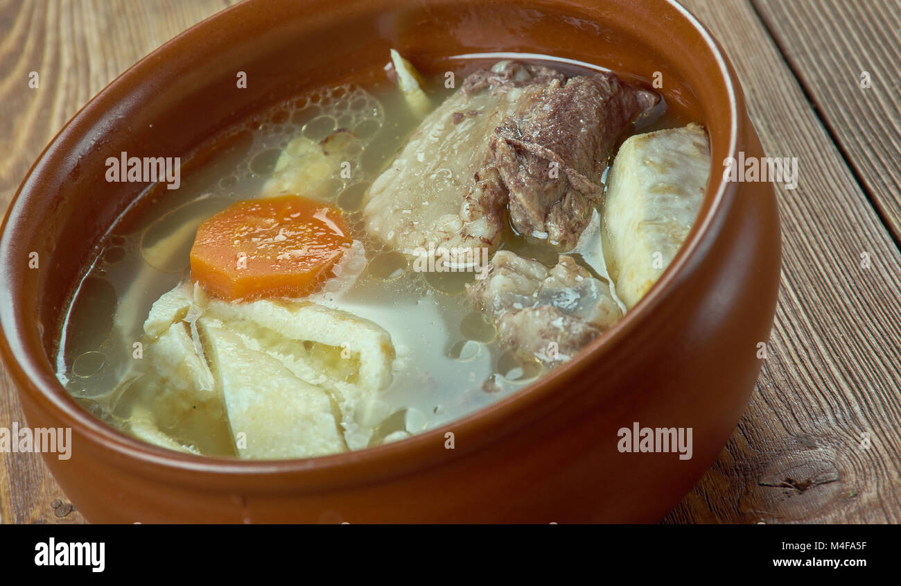 Klassische Wiener Rindsuppe Stock Photo - Alamy