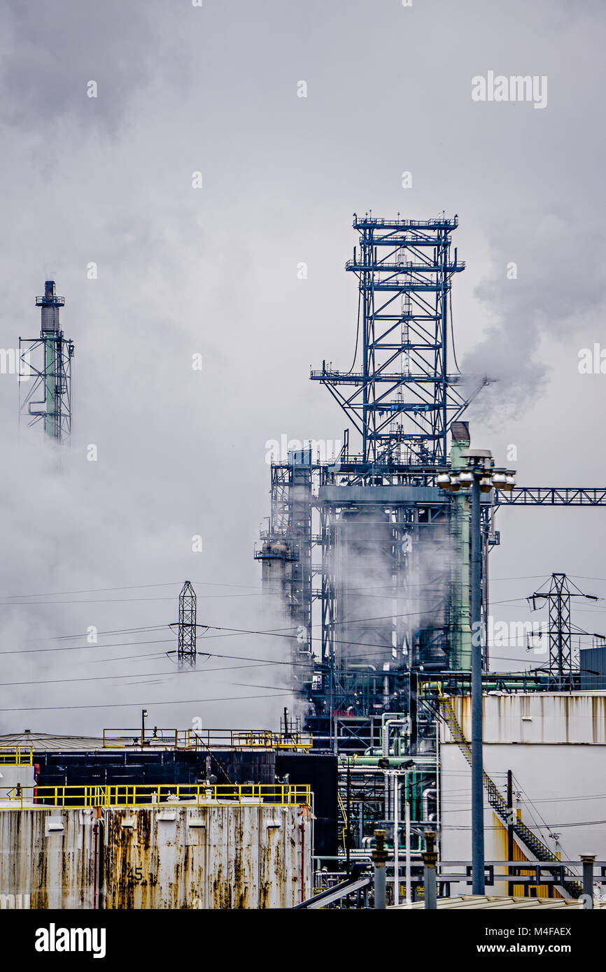 petrol refinery chemical plant near detroit michigan Stock Photo - Alamy