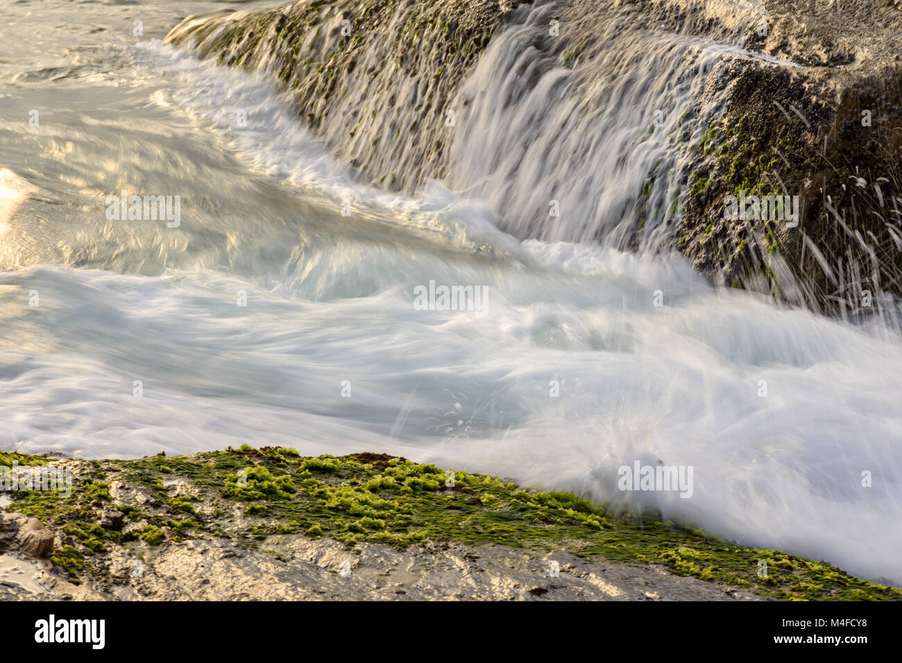 Rocks water sunny hi-res stock photography and images - Alamy