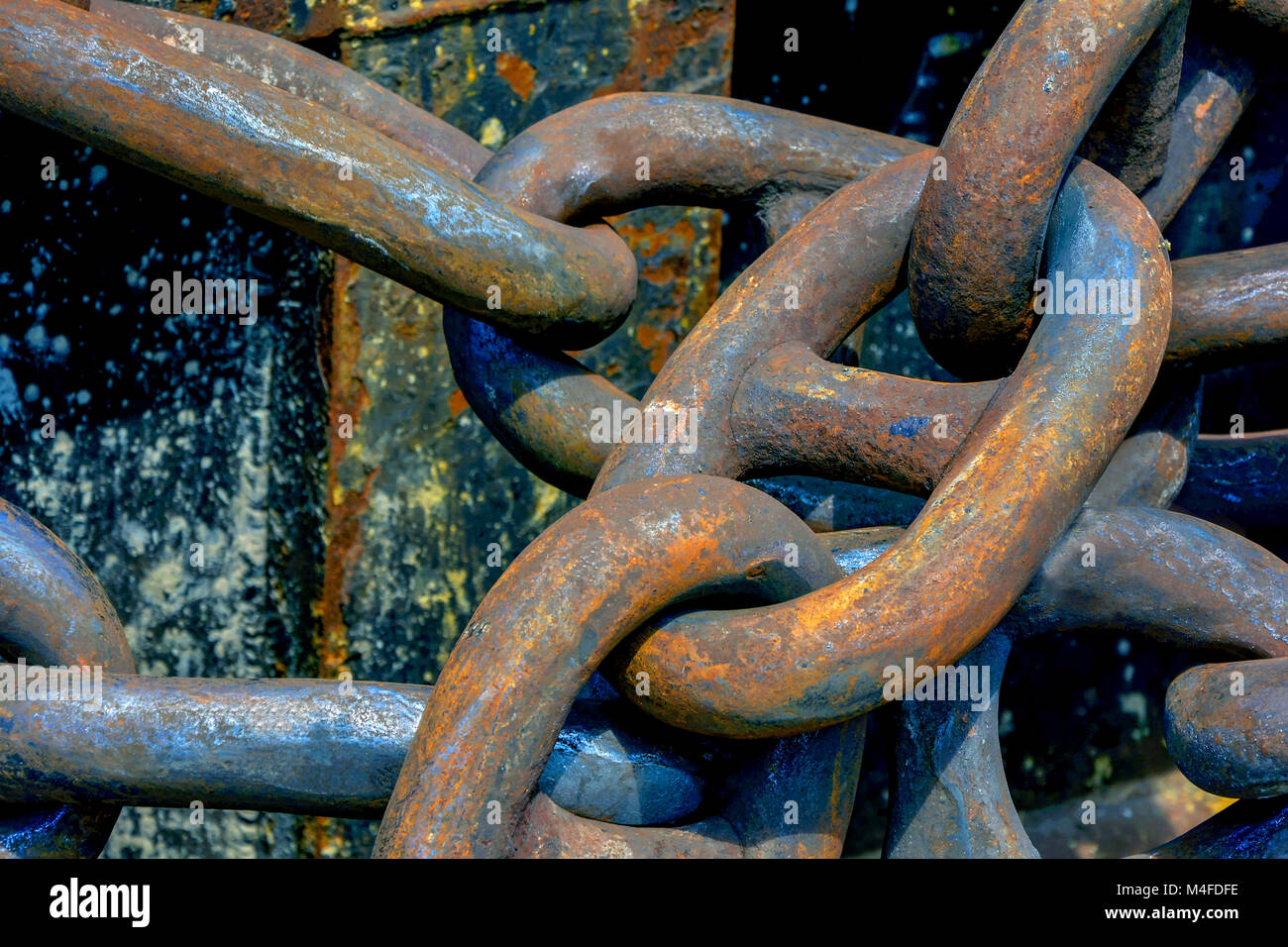 Strong chains hi-res stock photography and images - Alamy