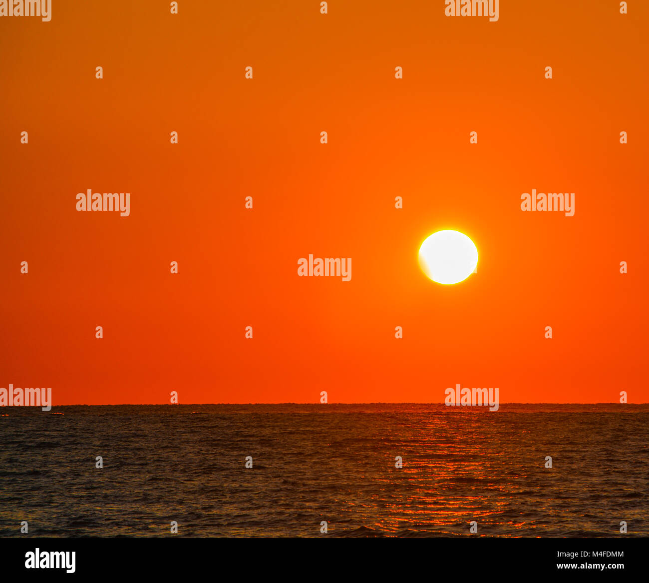 Beautiful sunset over gulf mexico hi-res stock photography and images ...
