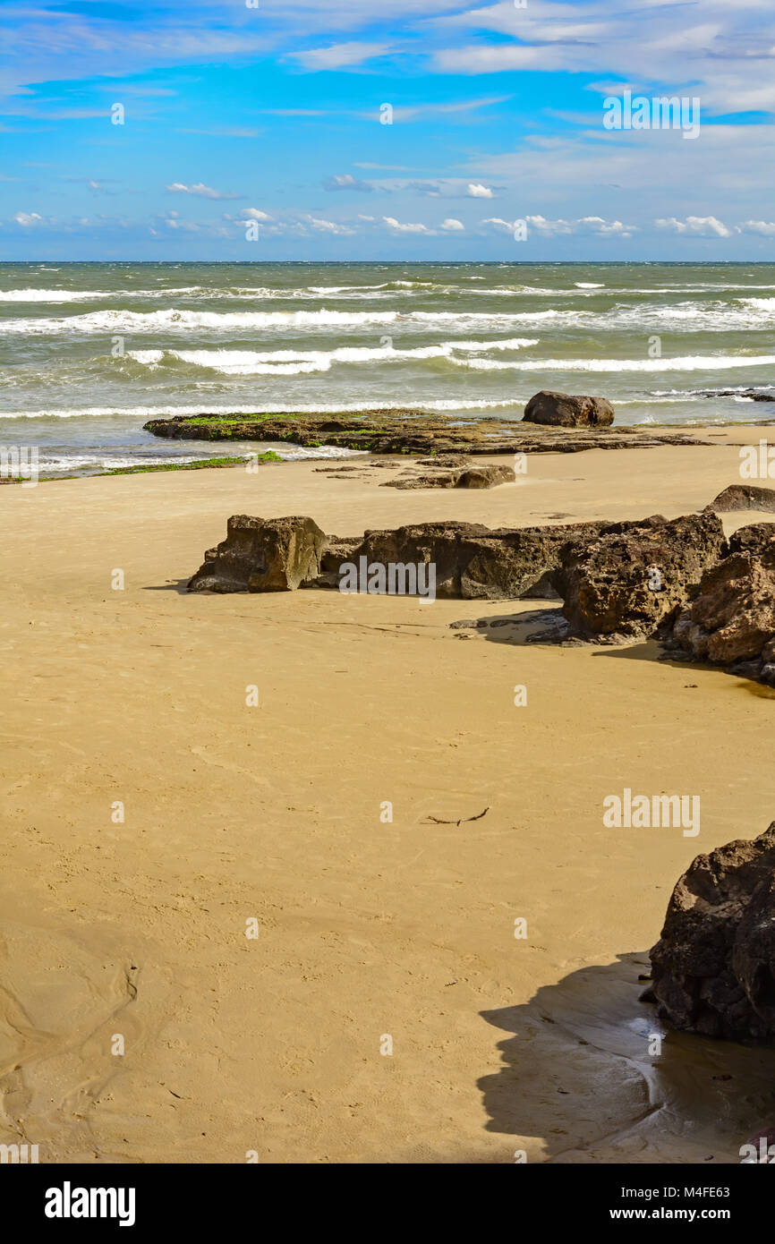 Cal beach sea, sand and stones Stock Photo - Alamy
