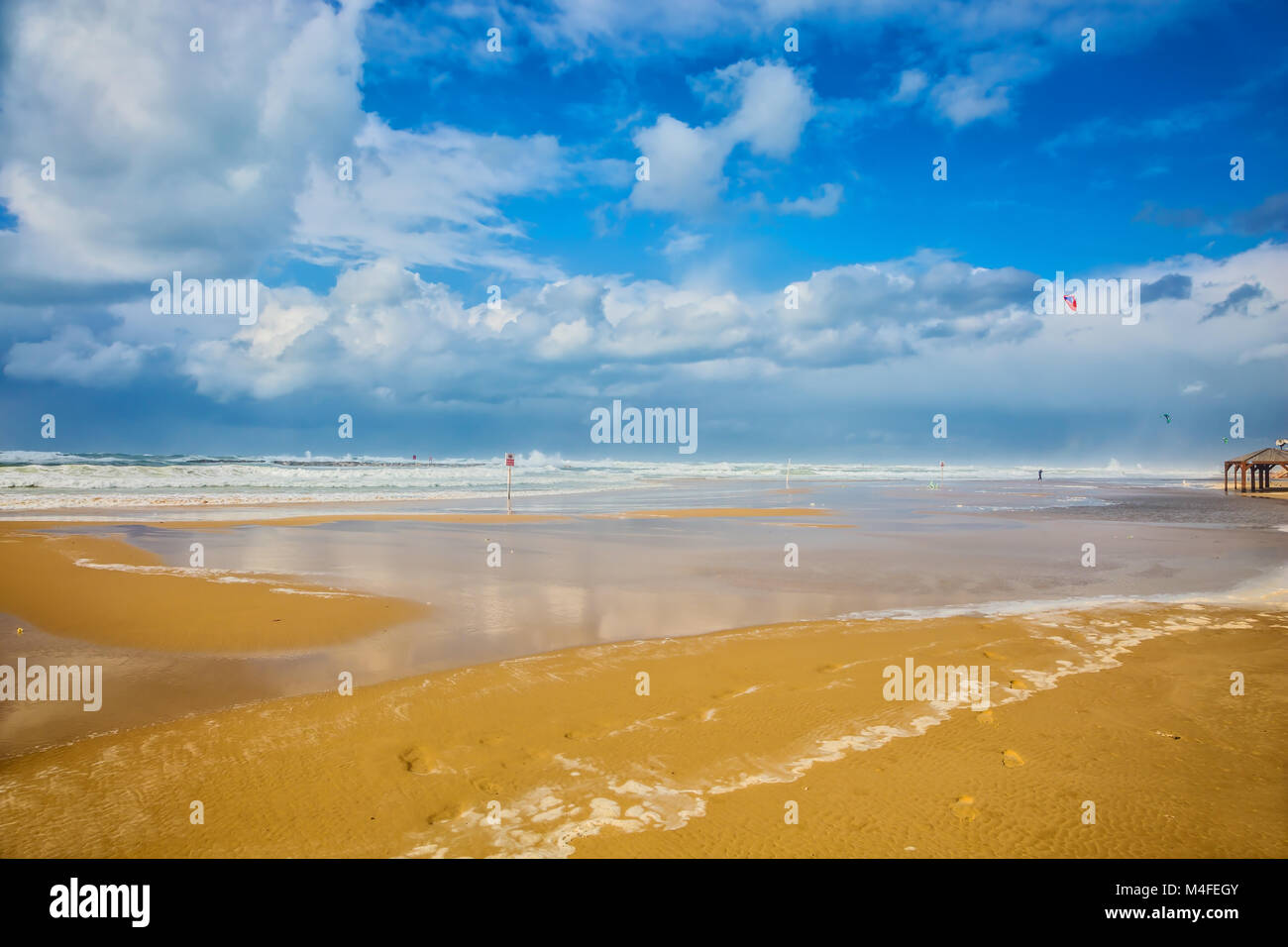 Flat sea at the beach hi-res stock photography and images - Alamy