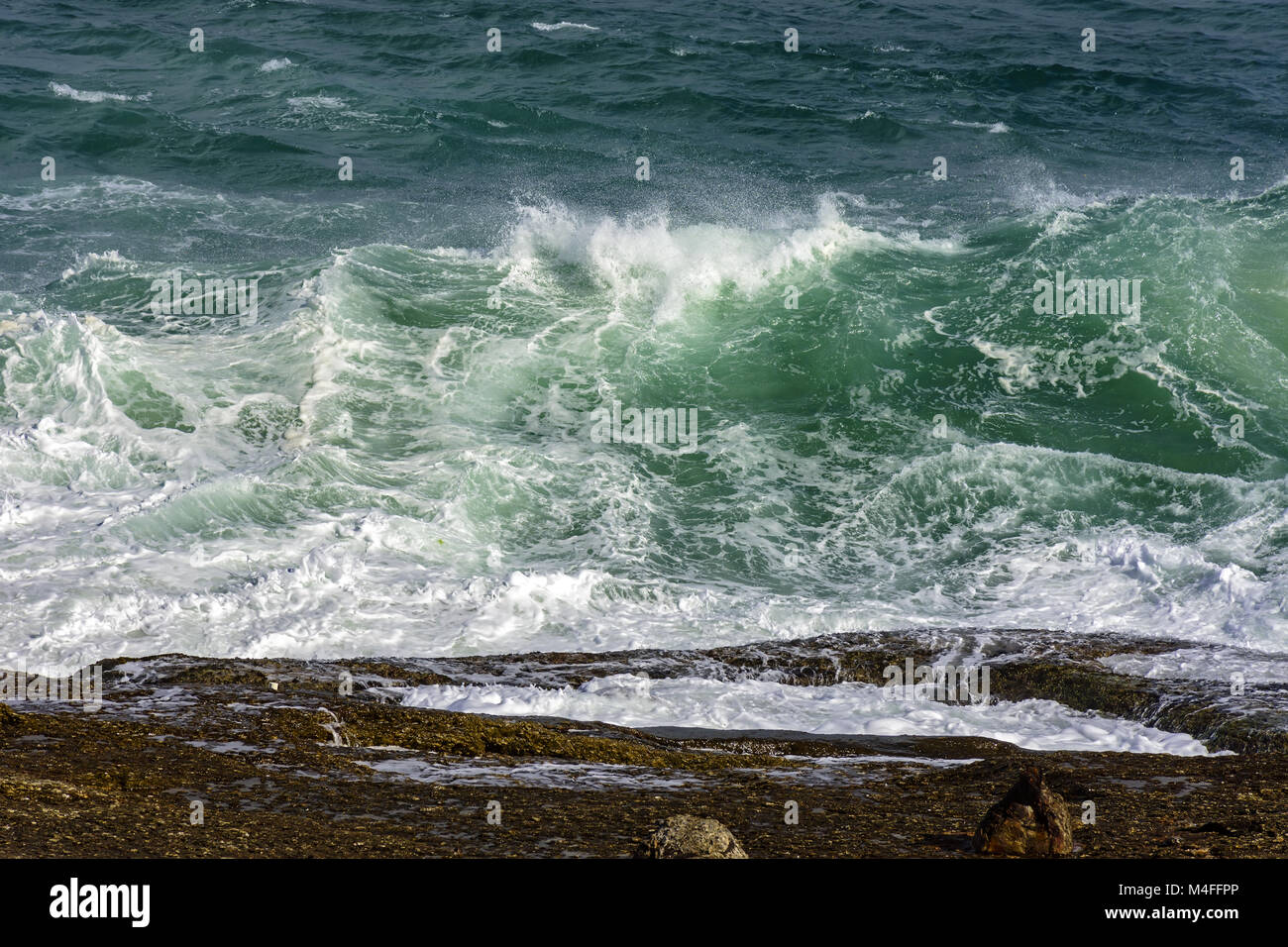 Water crash on rocks hi-res stock photography and images - Alamy