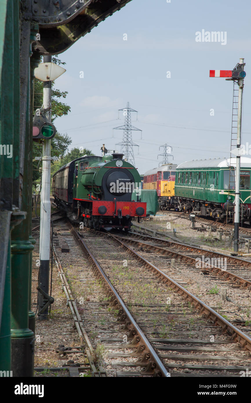Steam train pulling into a station hi-res stock photography and images ...